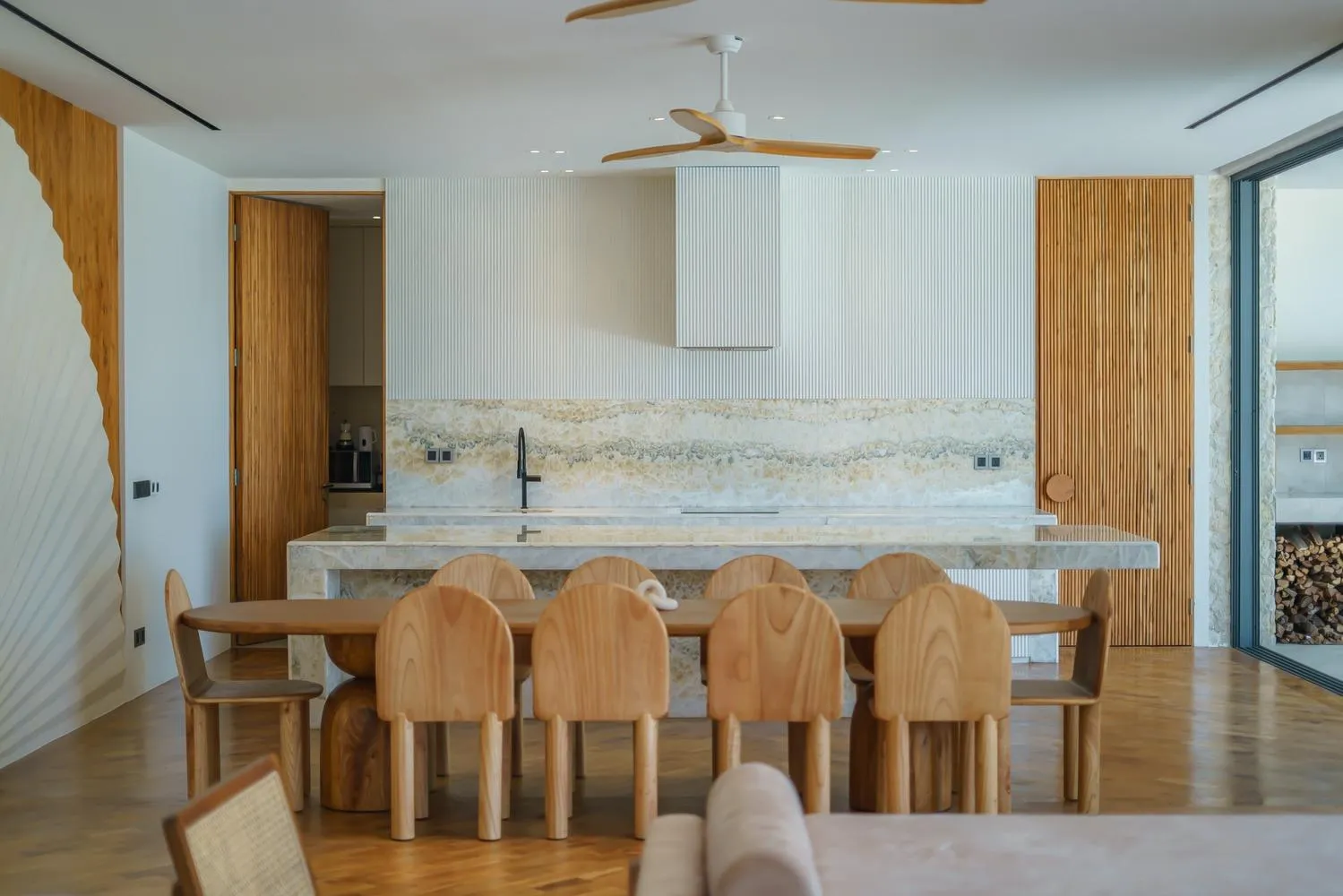 Villa Babylon: Magnificent 4-Bedroom Villa in Seseh Beach